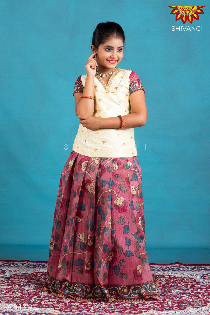 New Traditional Pattu Pavadai Designs For Teenage Girls-peach